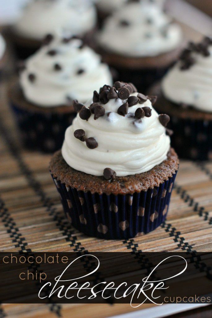 Cupcake phủ kem chocolate chip cheesecake - GATO Baking Space